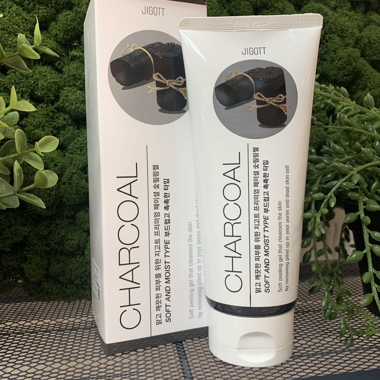 Пилинг-скатка для лица с древесным углём Jigott Premium Facial Charcoal ...